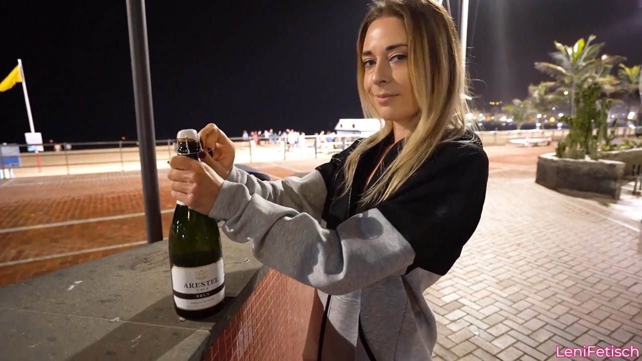 An unusual way to have fun with champagne - MewTub.com
