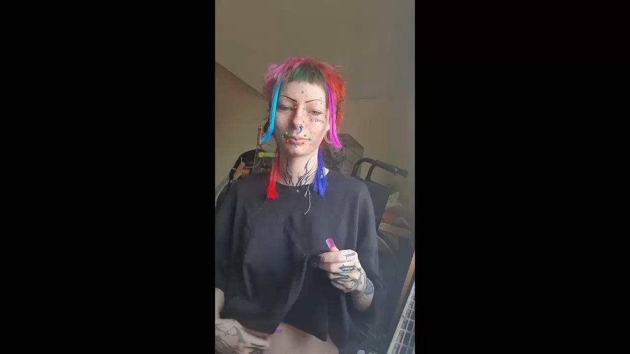 When you really want to show off your tattoos - MewTub.com